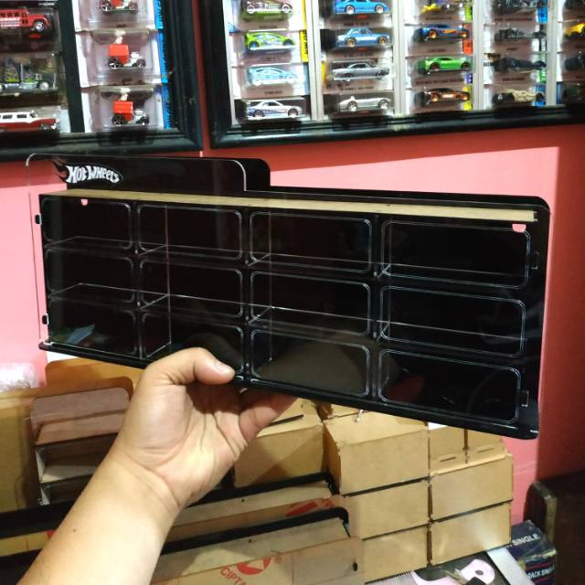 Rak HOTWHEELS 12 Kotak Full Akrilik, Perabotan Rumah di Carousell