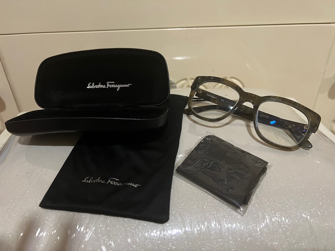 salvatore ferragamo glasses kacamata, Fesyen Wanita, Aksesoris di Carousell