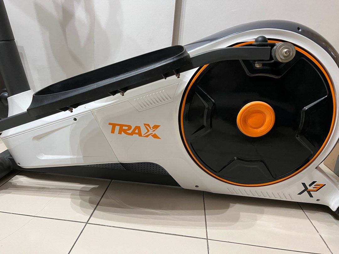 Trax X3 Elliptical Machine, Sports Equipment, Exercise & Fitness ...