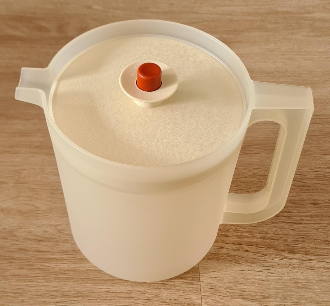 Tupperware Pitcher, Measuring Cup, Furniture & Home Living, Kitchenware ...