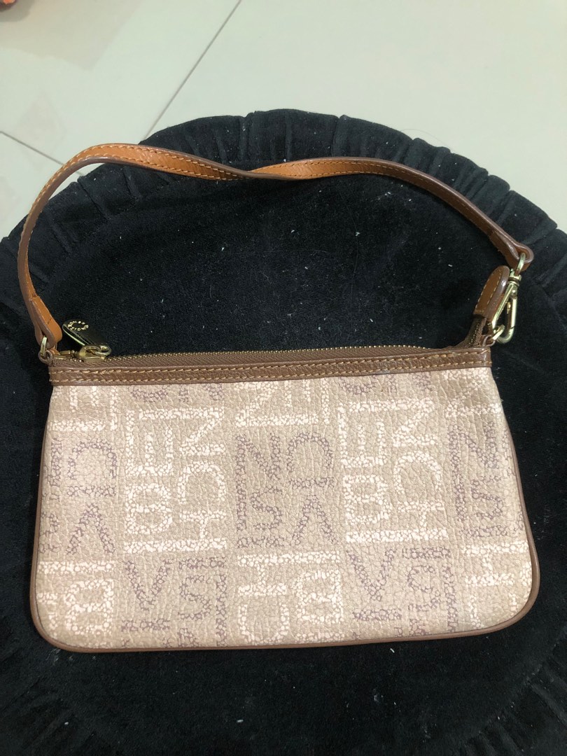 Vincis Bench, Women's Fashion, Bags & Wallets, Purses & Pouches on ...