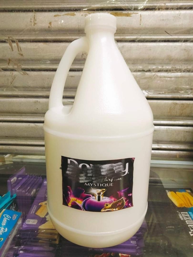 3.7 Gallon Fabcon, Furniture & Home Living, Cleaning & Homecare ...