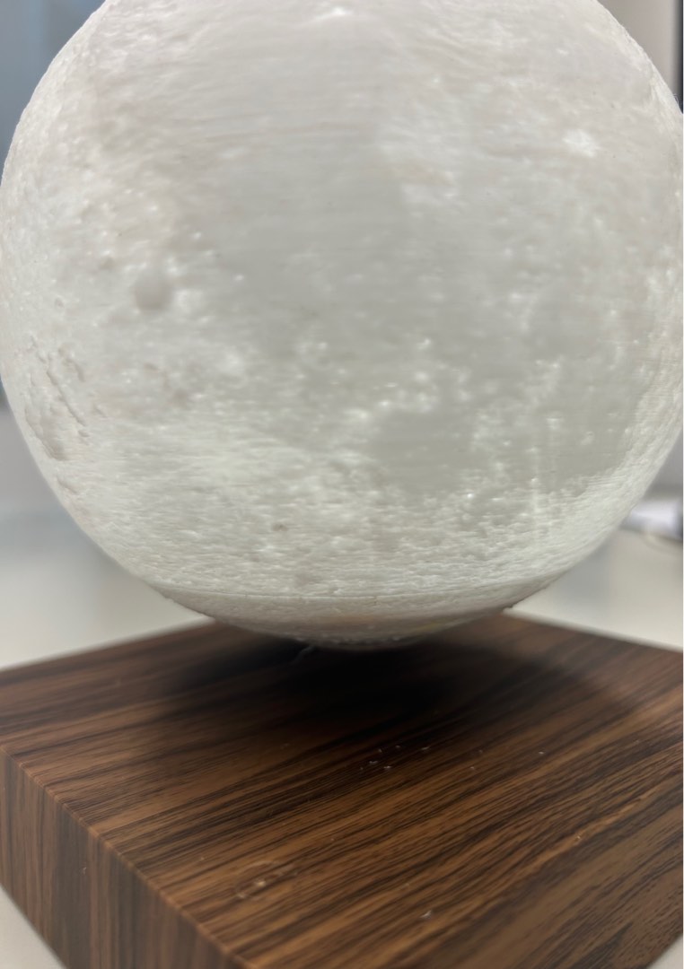 磁浮月球燈 Levitating luna 三色, 傢俬＆家居, 燈飾及風扇, 燈飾 - Carousell