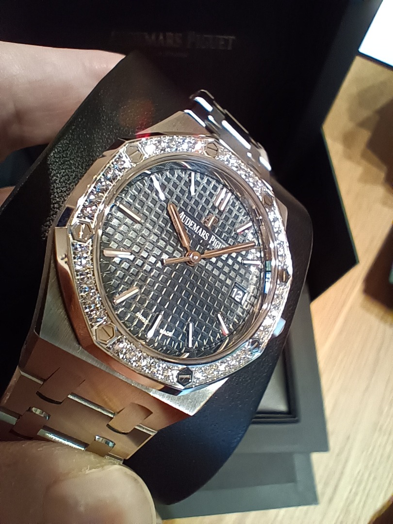Audemars Piguet Royal Oak Diamond (Local set, confirmed by AP boutique ...