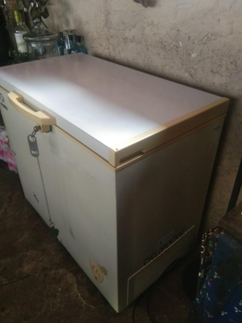 Condura Chest Freezer CCF-200L, TV & Home Appliances, Kitchen ...