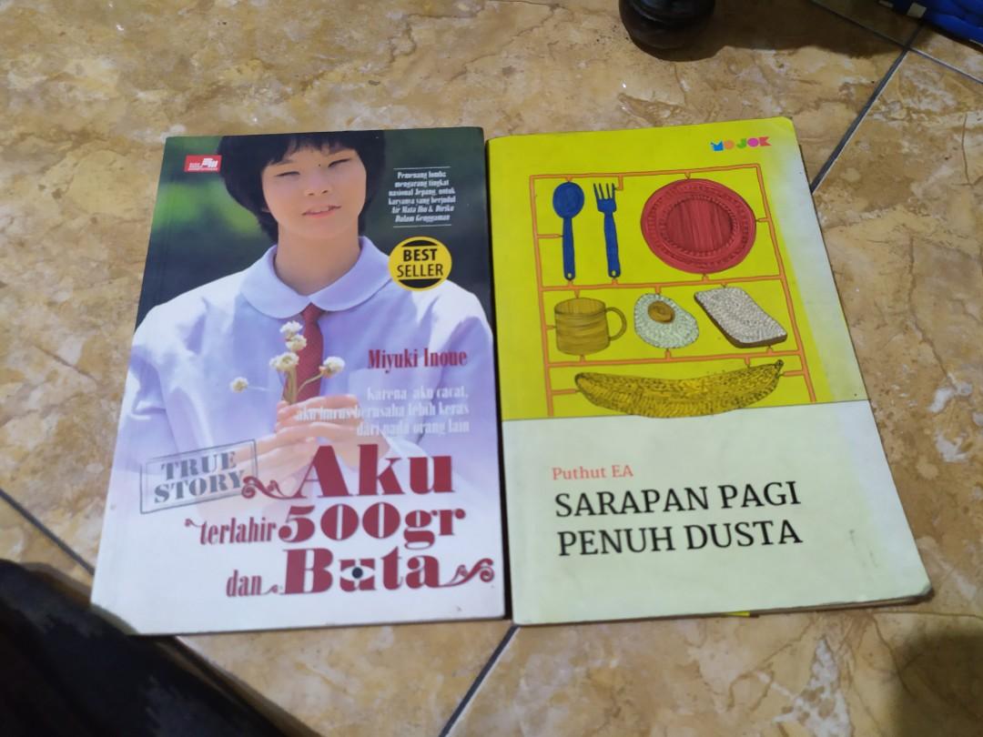 Dua buku, Buku & Alat Tulis, Buku di Carousell