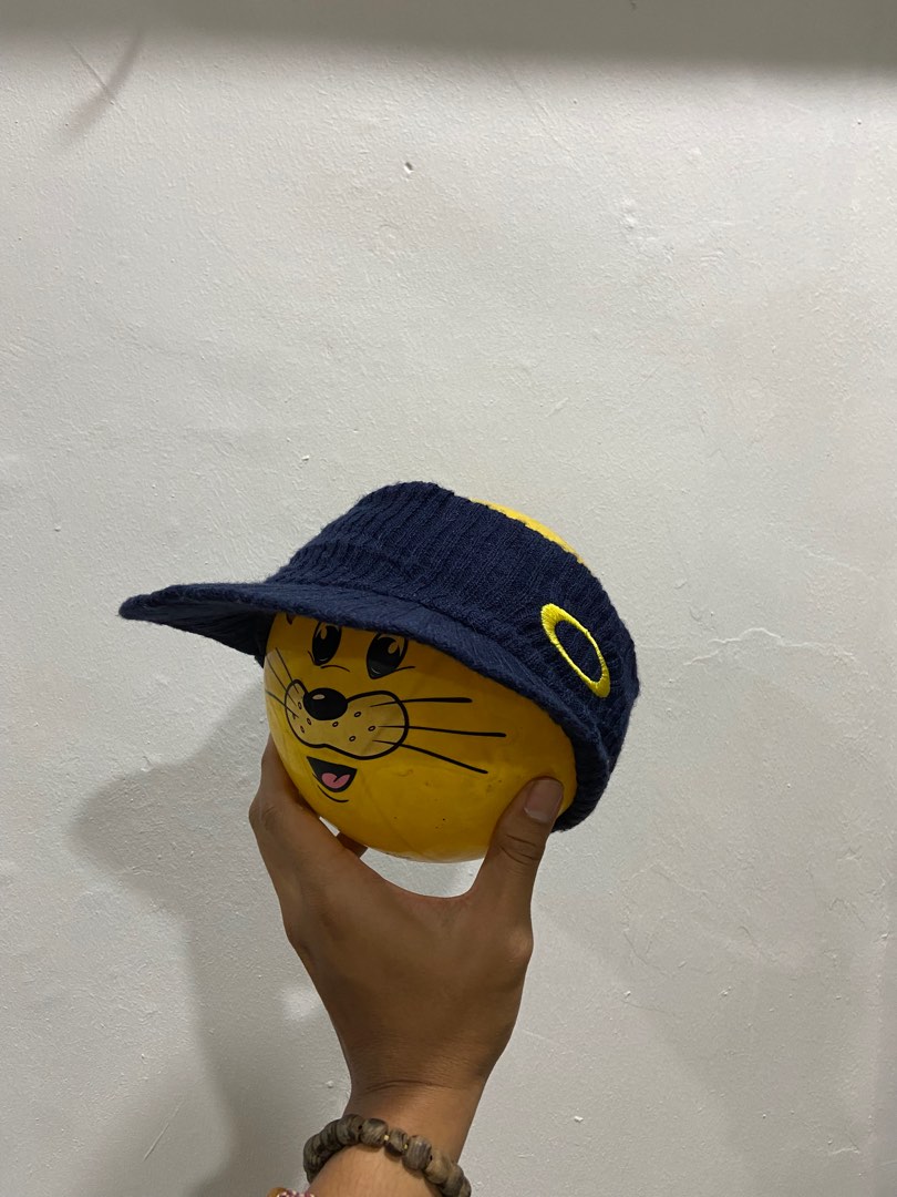 Oakley open top hat, Men's Fashion, Watches & Accessories, Cap & Hats ...