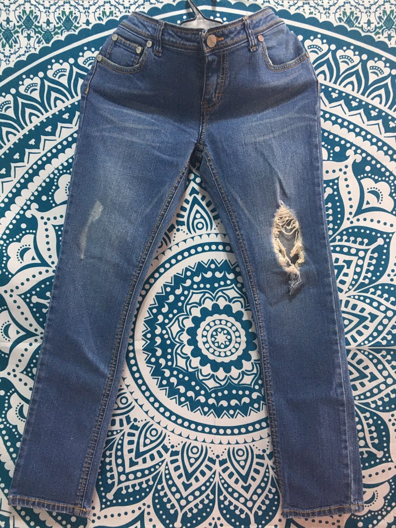 Rip Jeans, Women's Fashion, Bottoms, Jeans on Carousell