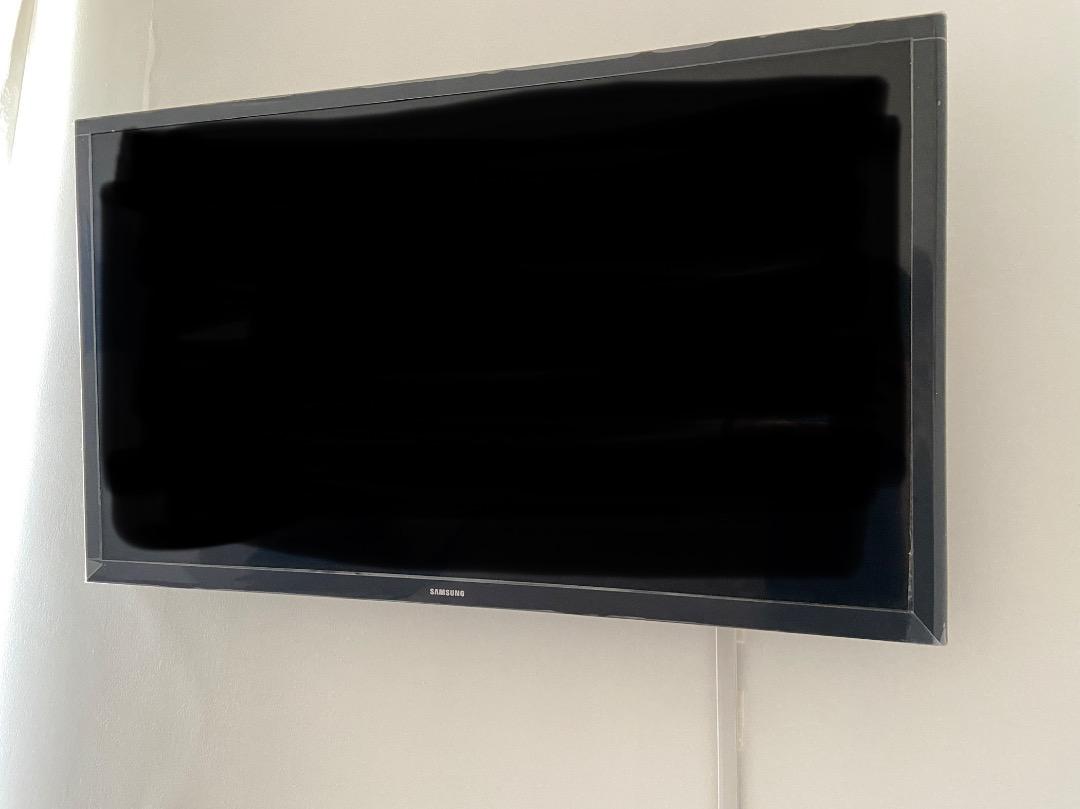 SAMSUNG UA32J4303AK 32" INCH HD FLAT SMART TV MULTI SYSTEM 110-240 ...