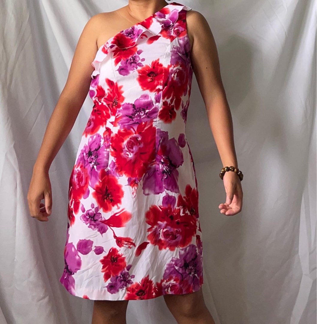 Sexy floral dress with side body zip, Women's Fashion, Dresses & Sets ...