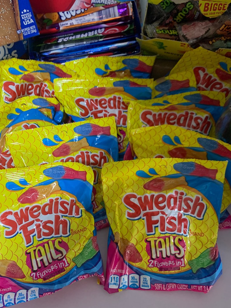 SWEDISH FISH TAILS , 2 flavours in 1 , american candy / american gummy ...