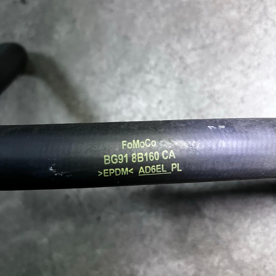 VOLVO S60 熱水箱 熱水管 暖氣水管 熱排水管 熱排 接頭 31274174 BG918B160CA (正廠中古件), 汽機車零配件在旋轉拍賣