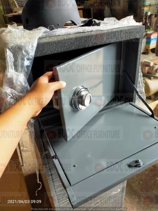 4 LAYER VERTICAL CABINET WITH VAULT , MANUAL LOCKING SYSTEM // OFFICE ...