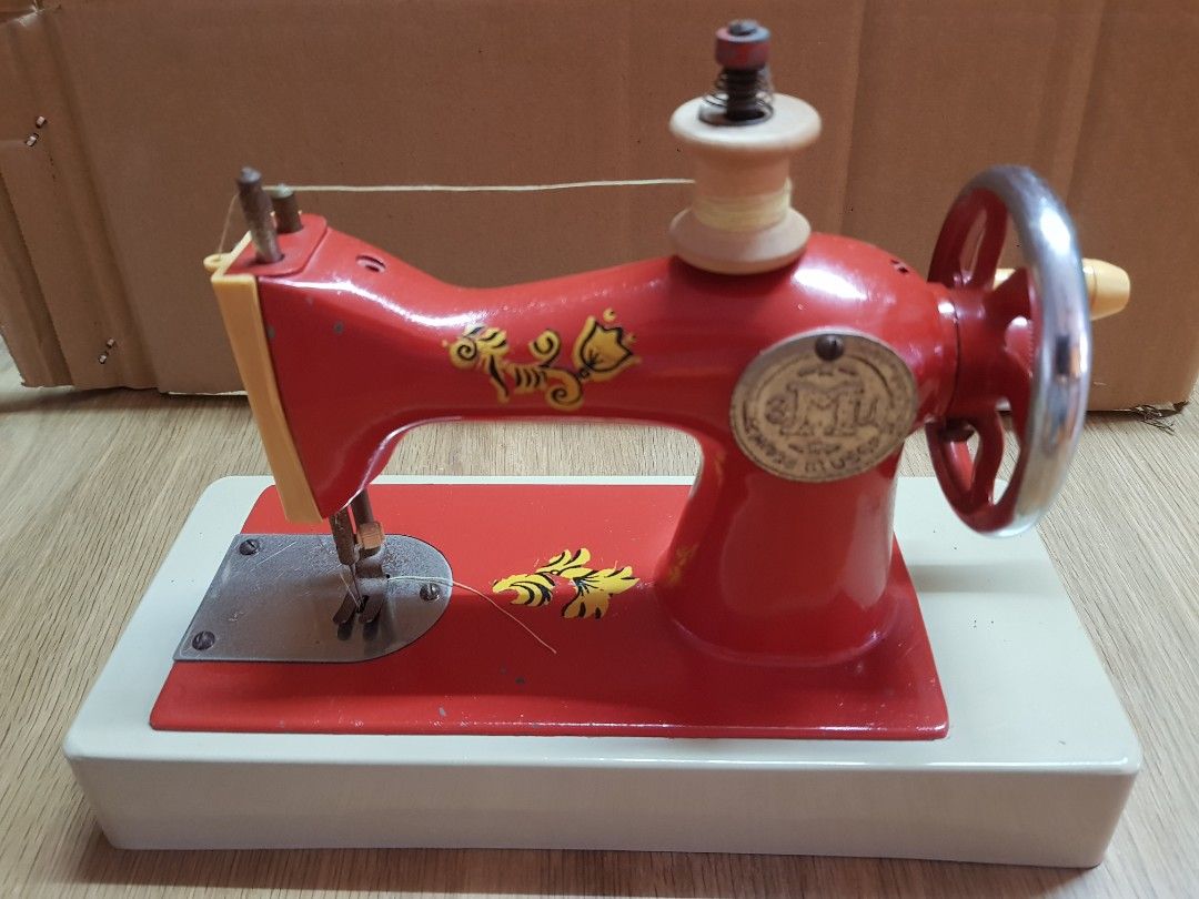RARE 60s Miniature Soviet Kids Sewing Machine, Hobbies & Toys ...