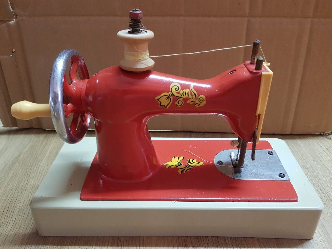 RARE 60s Miniature Soviet Kids Sewing Machine, Hobbies & Toys ...