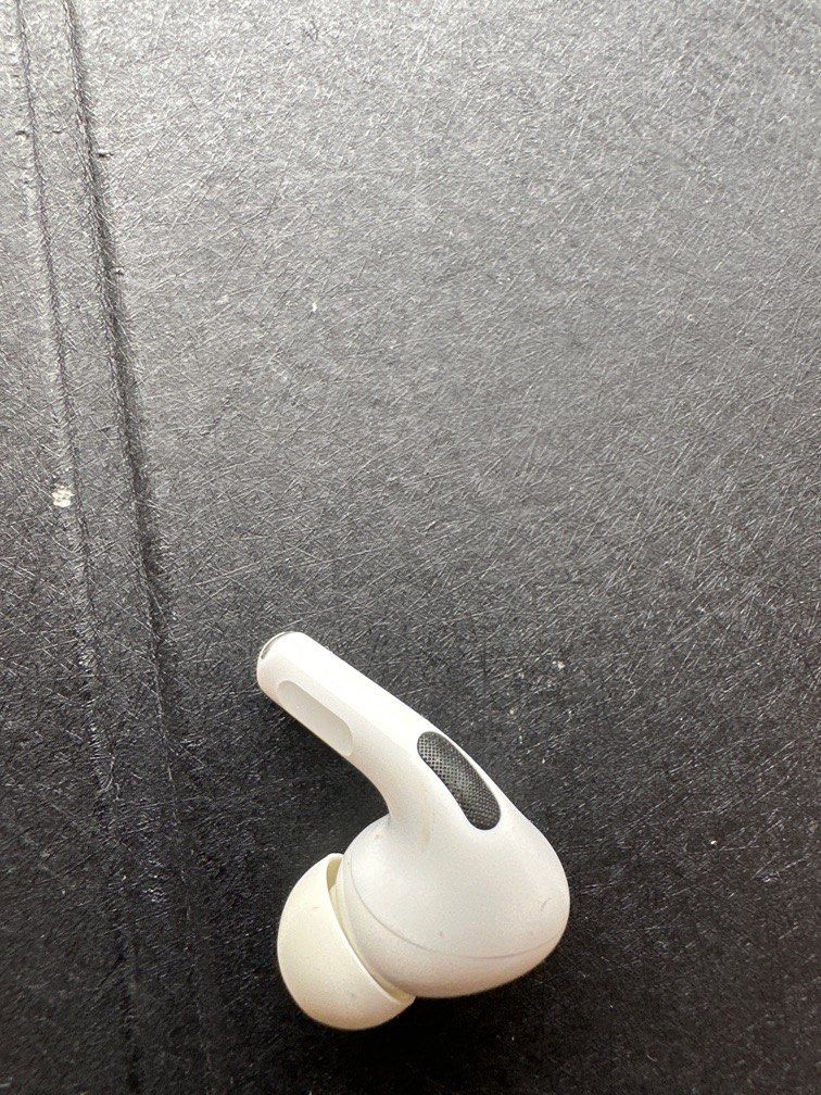 AirPods pro 1st gen right side(original), Audio, Earphones on Carousell
