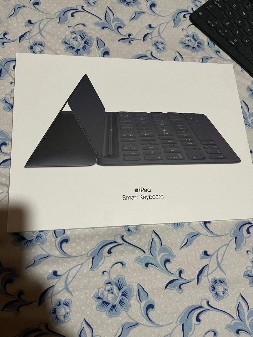 Apple Smart Key Board, Computers & Tech, Laptops & Notebooks on Carousell