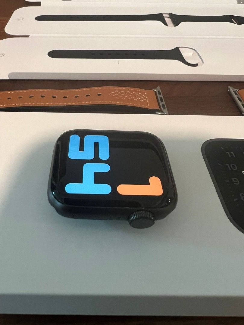 Apple watch SE 2021 1st generation, Mobile Phones & Gadgets, Wearables ...