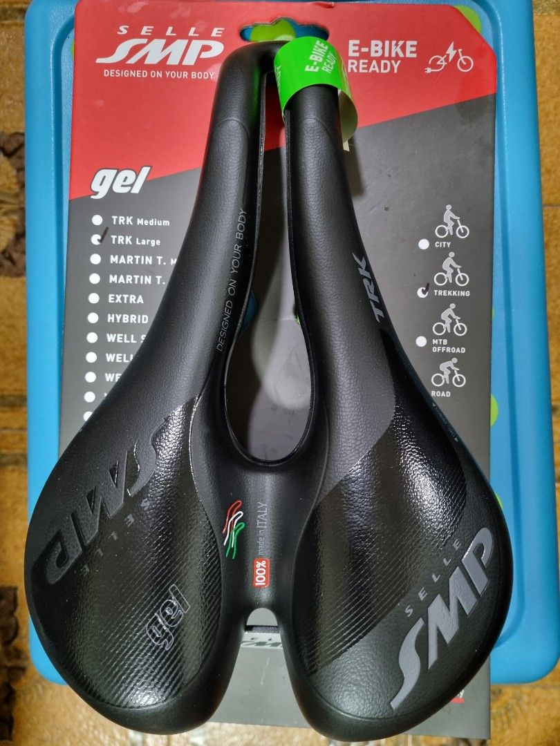 Brand new SMP TRK Saddle (white/black) (gel/non gel), Sports Equipment ...