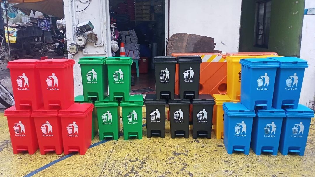 clip bin trash bin, Furniture & Home Living, Cleaning & Homecare ...