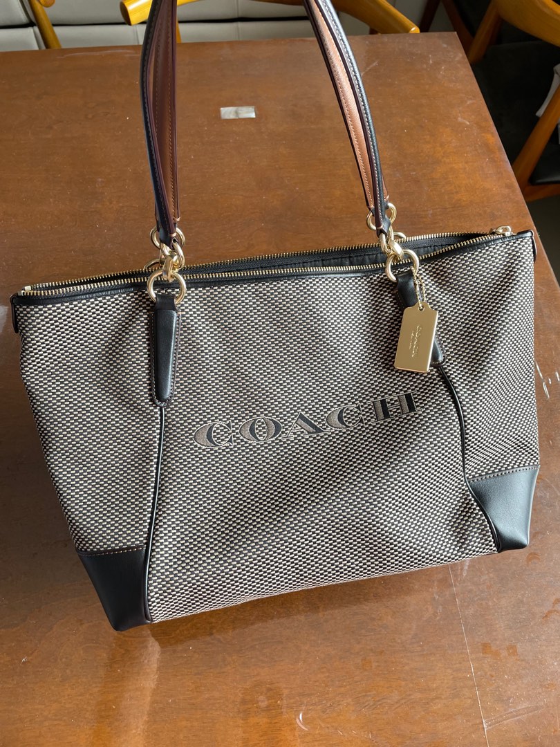 Coach neverfull tote authentic , Luxury, Bags & Wallets on Carousell