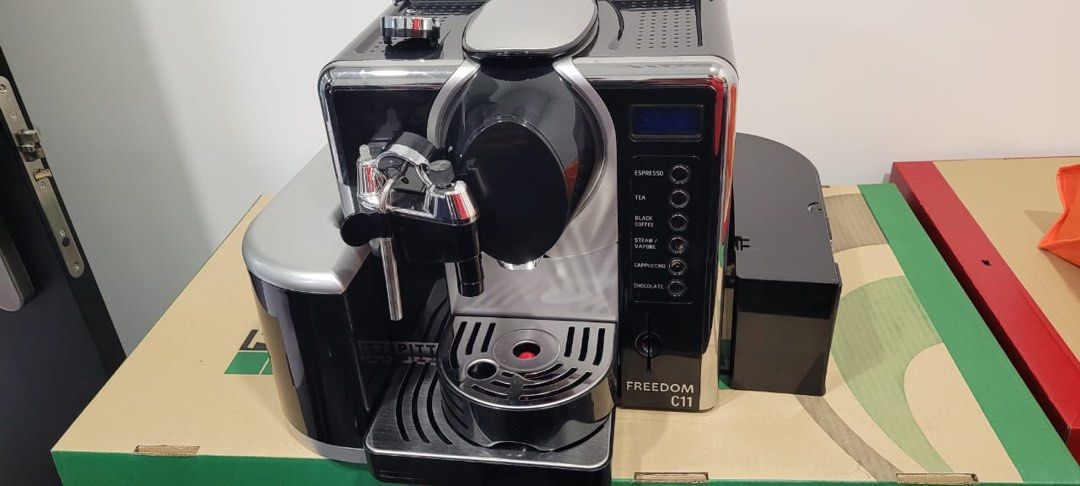 Coffee Machine - Pitti Caffe Barista Coffee Capsule Machine - Freedom ...