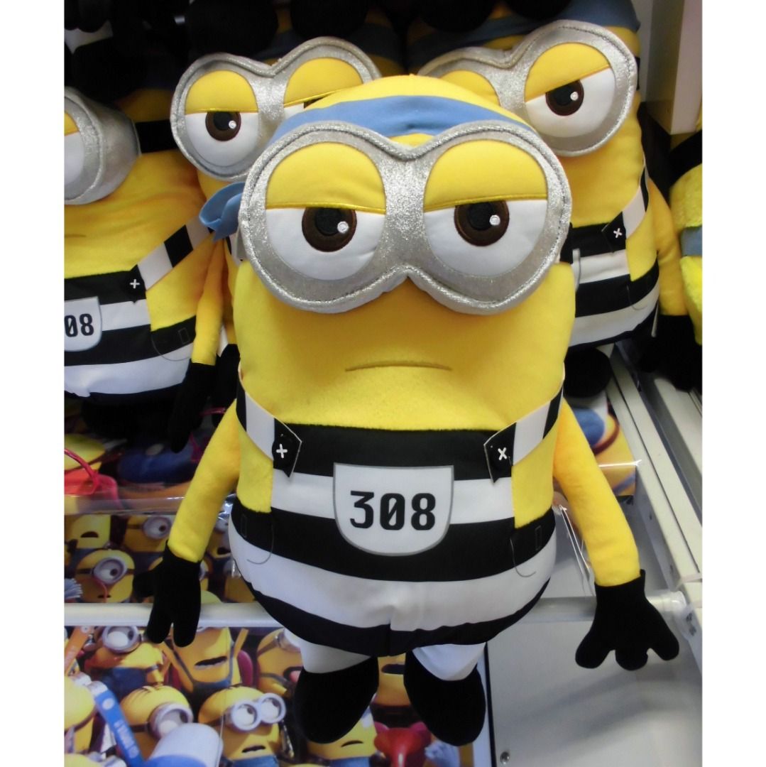 Despicable Me 3 - Great Escape Minion in Prison Suit Musutto Mega Jumbo ...