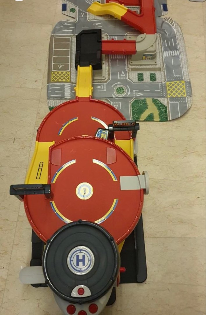 ELC Big City Garage - Big City Carry Set COMBI, Hobbies & Toys, Toys ...