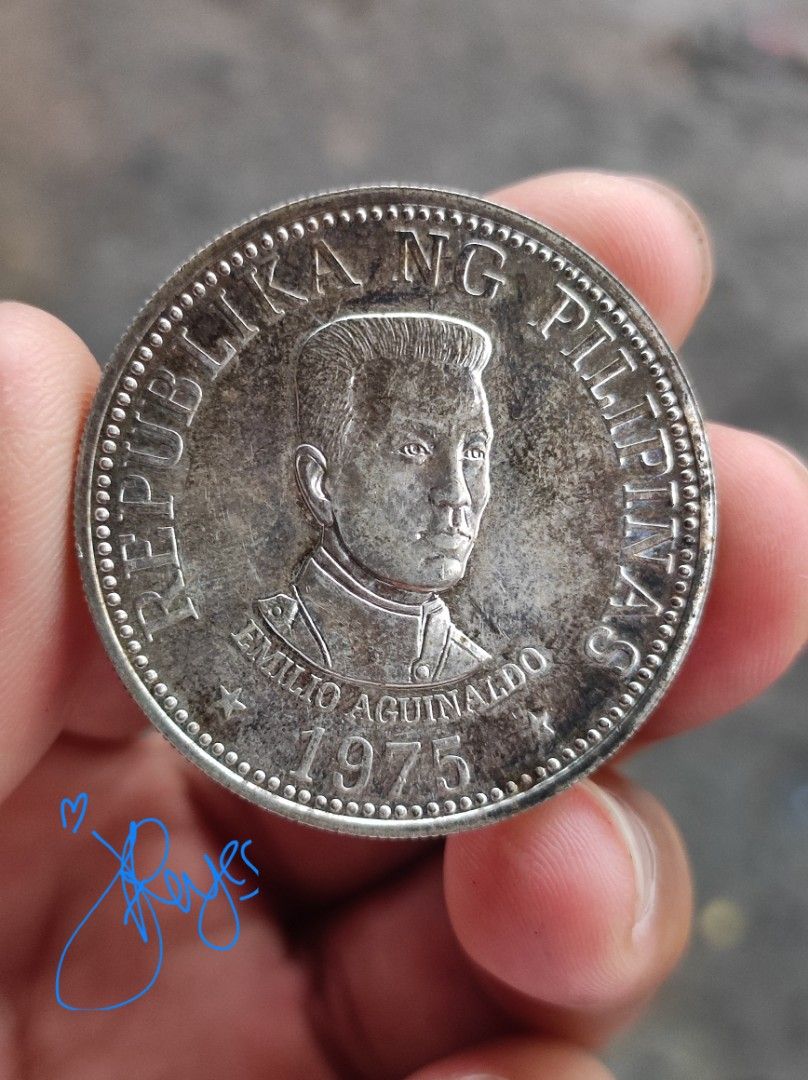 EMILIO AGUINALDO 1975 25 PESOS SILVER, Hobbies & Toys, Memorabilia ...