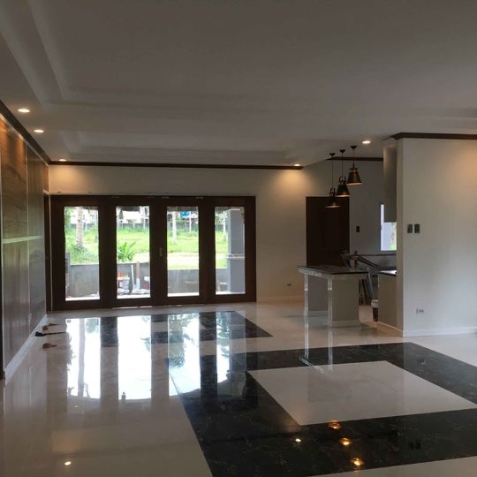 Executive House inside Mt. Malarayat Golf Residential Estates For Sale ...