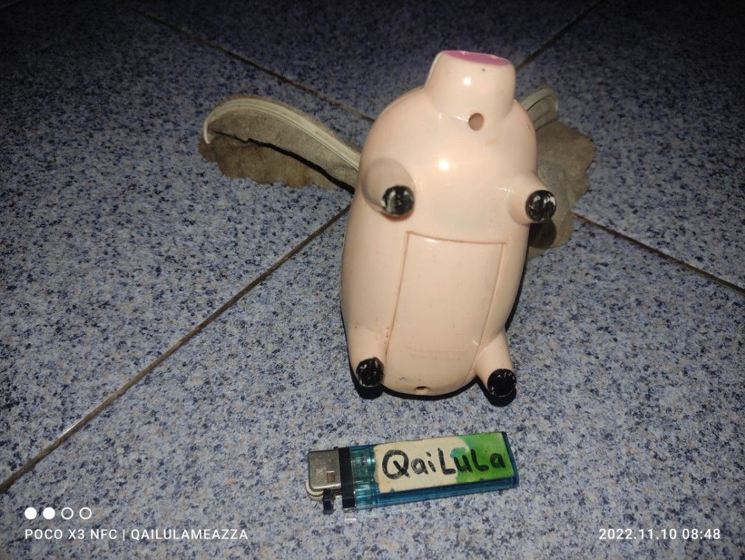 Figure Vintage Flying Pig Magical Key Toys, Toys & Collectibles, Mainan ...