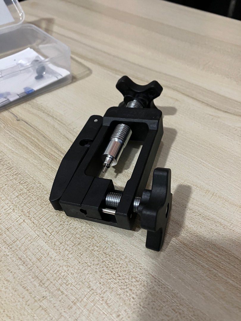 Hydraulic brake oil needle insertion tool, Hobbies & Toys, Stationery ...