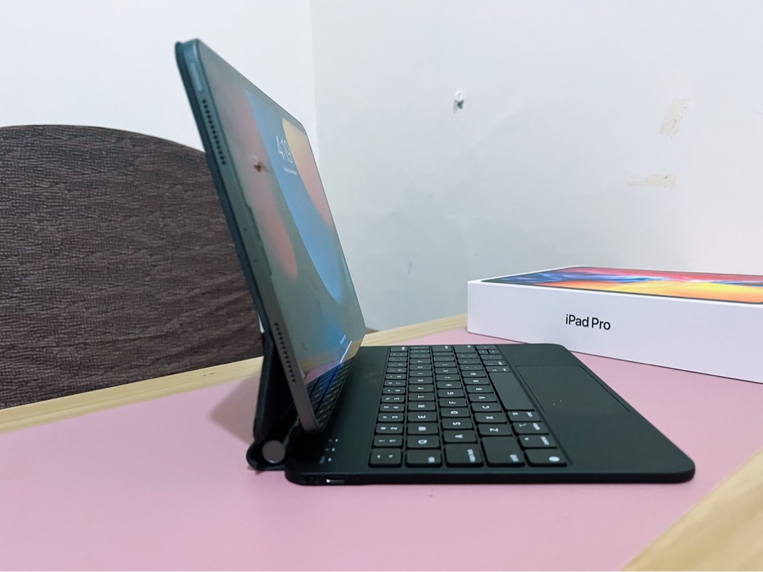 Ipad pro 2020 with keyboard, Mobile Phones & Gadgets, Tablets, iPad on ...