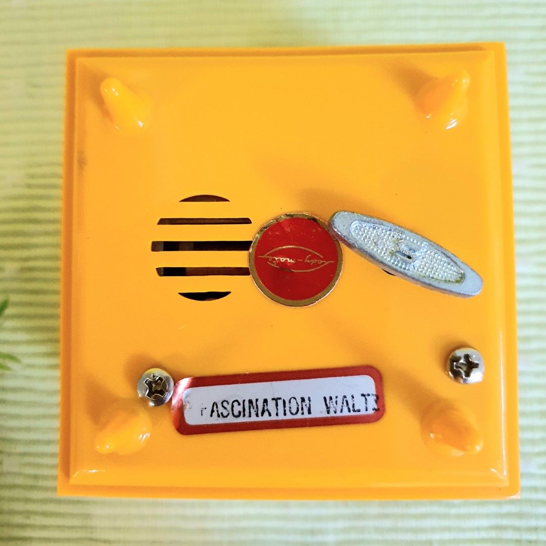 Vintage Japan Powder Puff Musical Box, Hobbies & Toys, Collectibles ...