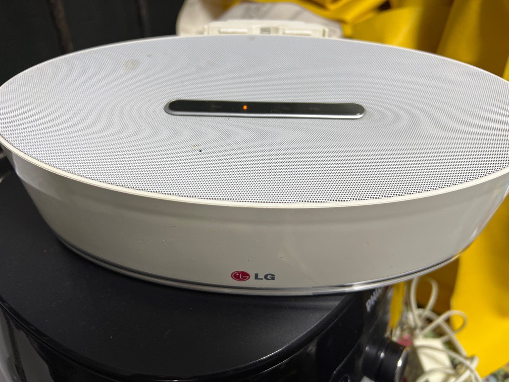 LG docking speaker fast deal, Audio, Portable Music Players on Carousell