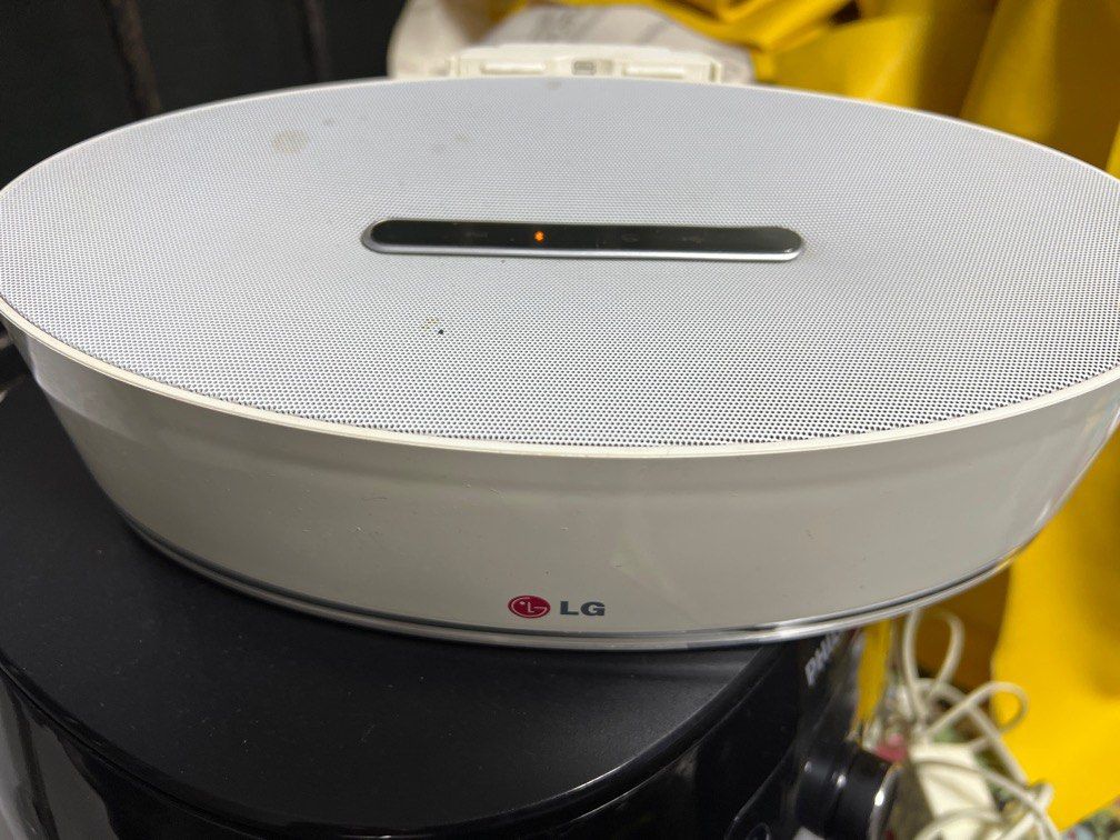 LG docking speaker fast deal, Audio, Portable Music Players on Carousell