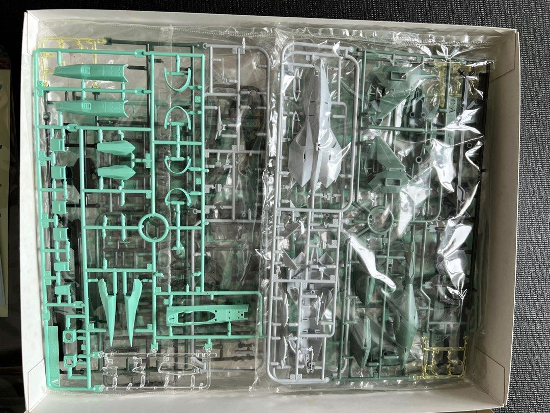 Macross Frontier 1/72 RVF-25 Model Kit (Free Action Base), Hobbies ...