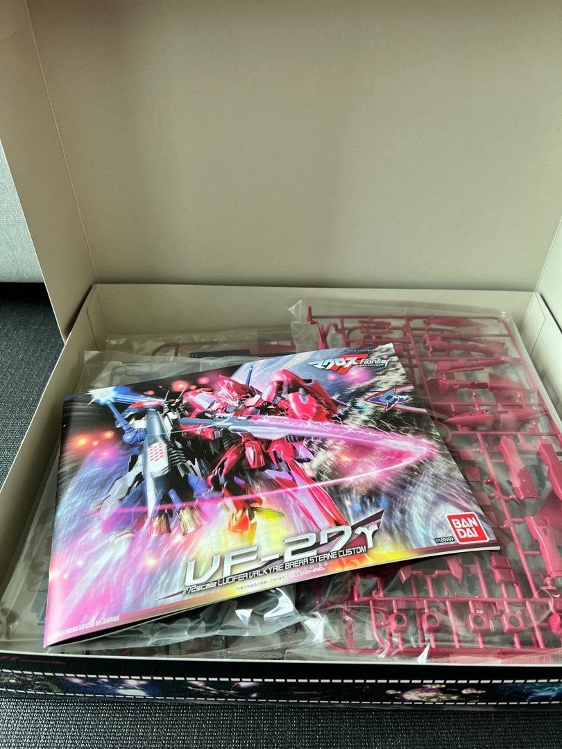 Macross Frontier 1/72 VF-27 Lucifer Model Kit (Free Action Base ...
