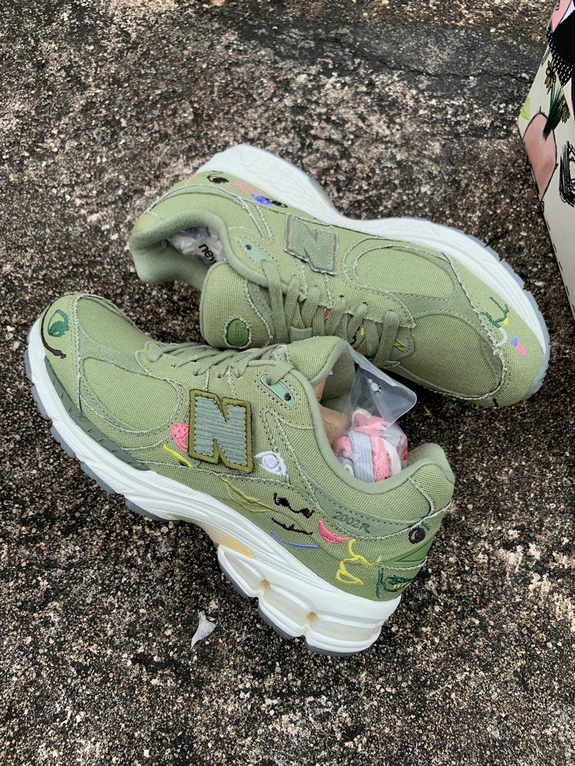New Balance 2002R x Bryan Giles, Fesyen Pria, Sepatu , Sneakers di ...