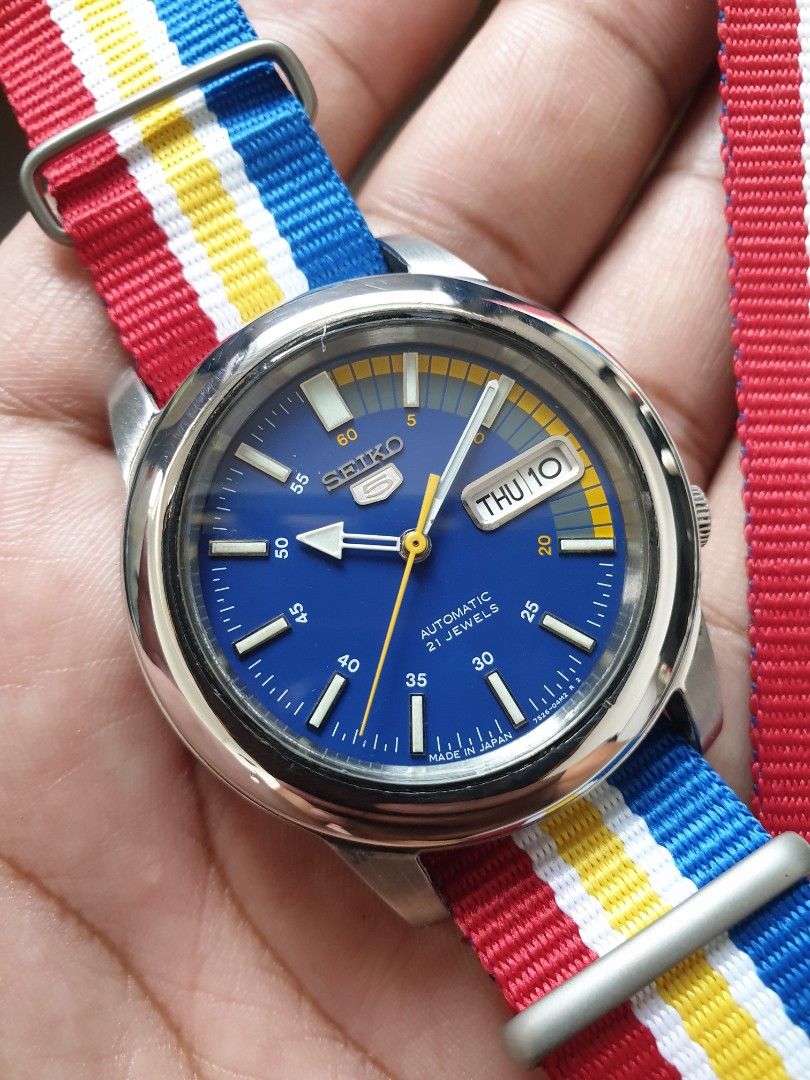 Seiko 5 racer, Men's Fashion, Watches & Accessories, Watches on Carousell