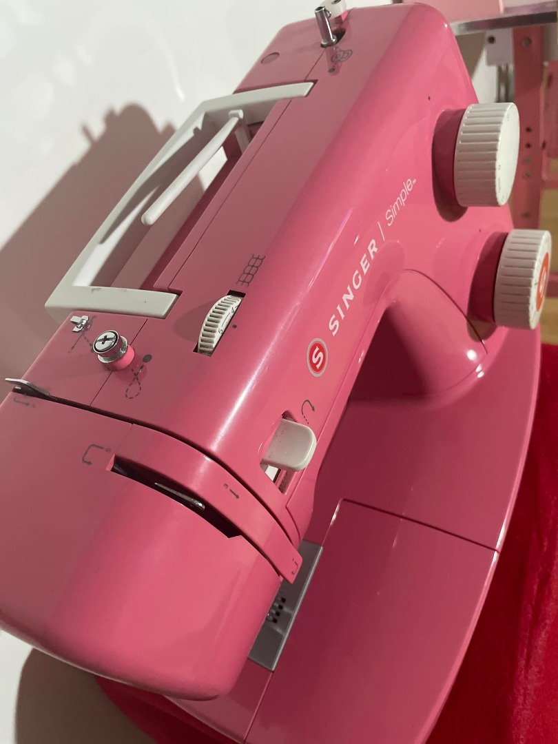 SINGER 3223 Pink Portable Sewing Machine with 23 stitches, TV & Home ...