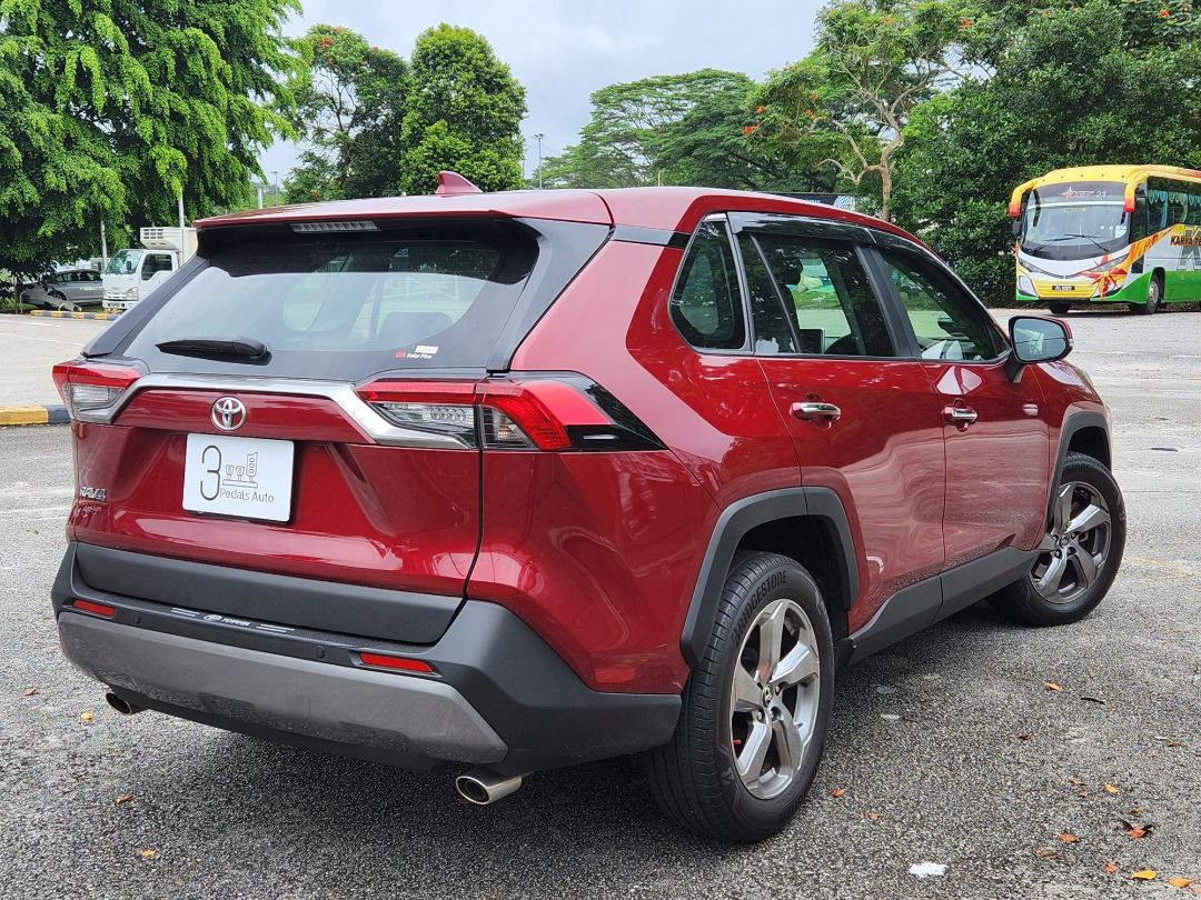 Toyota RAV4 2.0 Premium (A), Cars, Used Cars on Carousell
