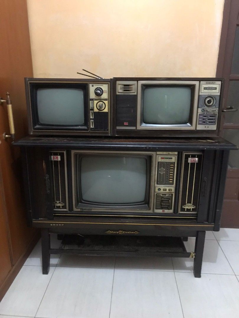 TV Vintage Sharp standar, Antik, Pajangan di Carousell