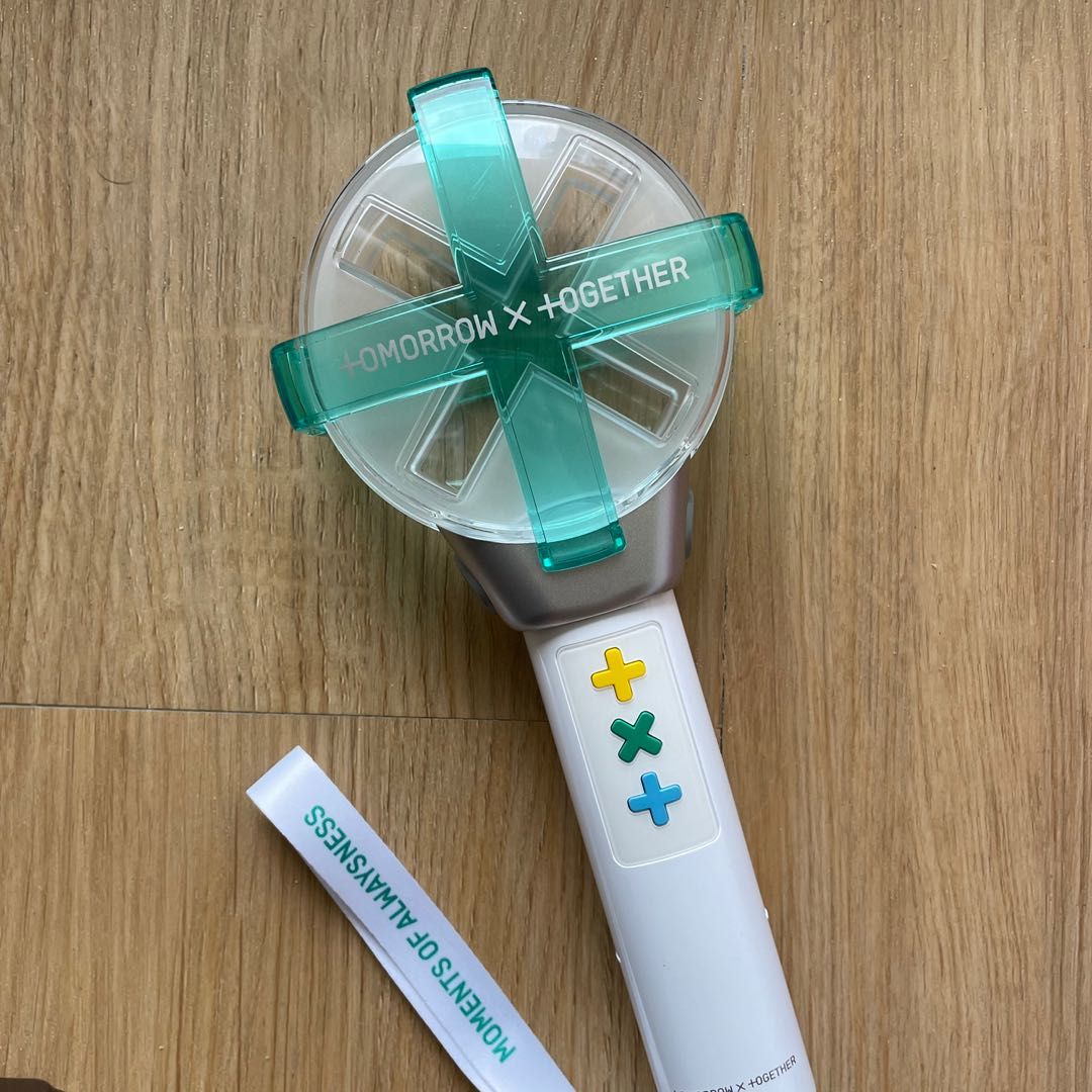 TXT LIGHTSTICK - MOA BONG, Hobbies & Toys, Memorabilia & Collectibles ...