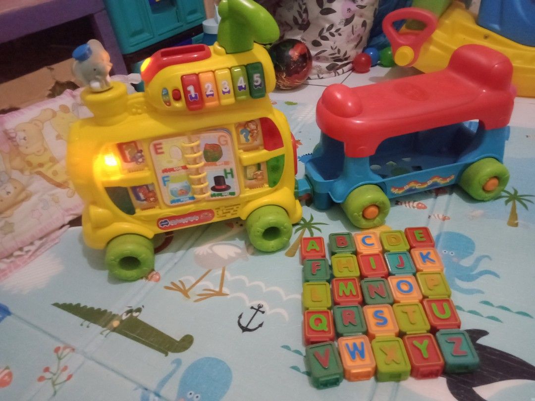Vtech Alphabet Train, Bayi & Anak, Mainan & Baby Walker di Carousell