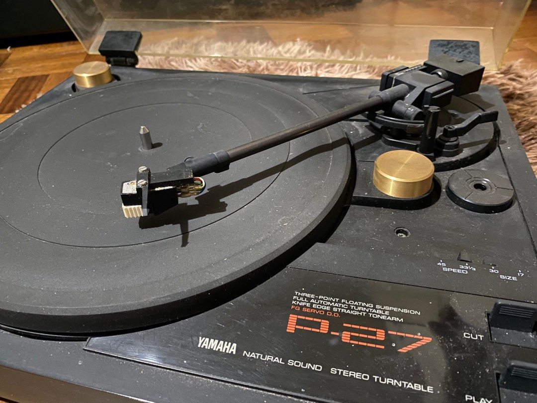 YAMAHA Vinyl Player / Turntable, Audio, Other Audio Equipment on Carousell