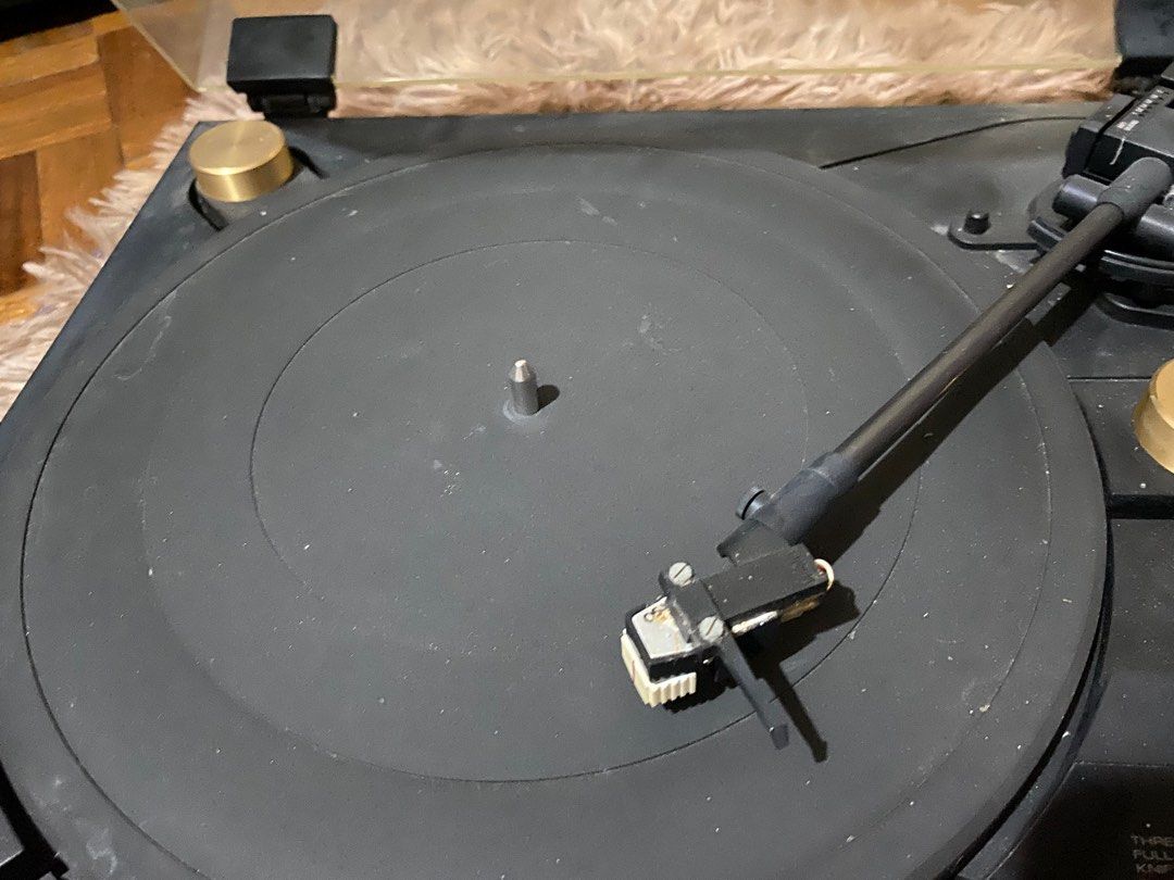 YAMAHA Vinyl Player / Turntable, Audio, Other Audio Equipment on Carousell