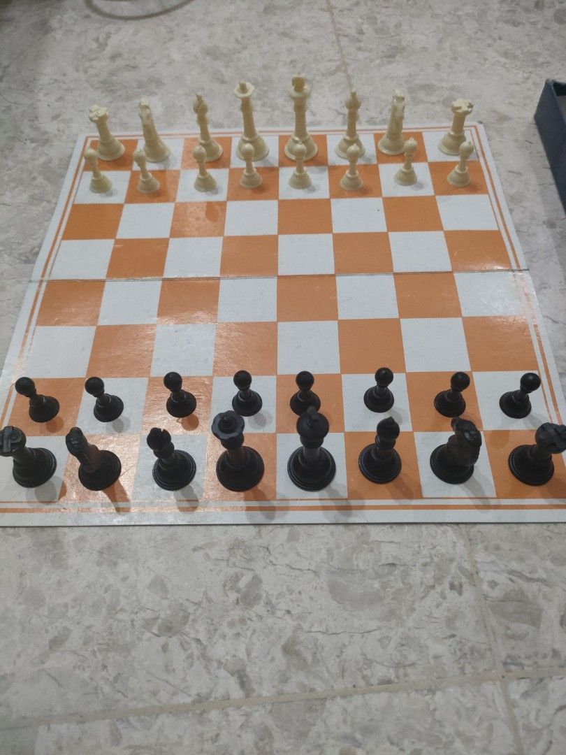 Beginners Chess Set, Hobbies & Toys, Toys & Games on Carousell