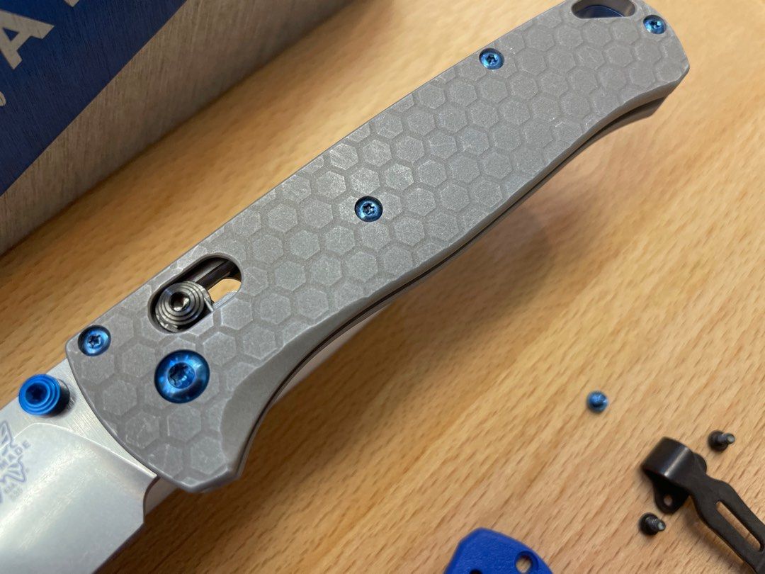 Benchmade Bugout 535 Customised/Aluminium scales, Sports Equipment ...