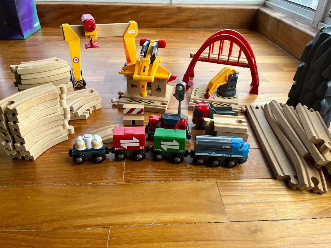 Brio Cargo Railway Deluxe Set # 33097, Hobbies & Toys, Toys & Games on ...